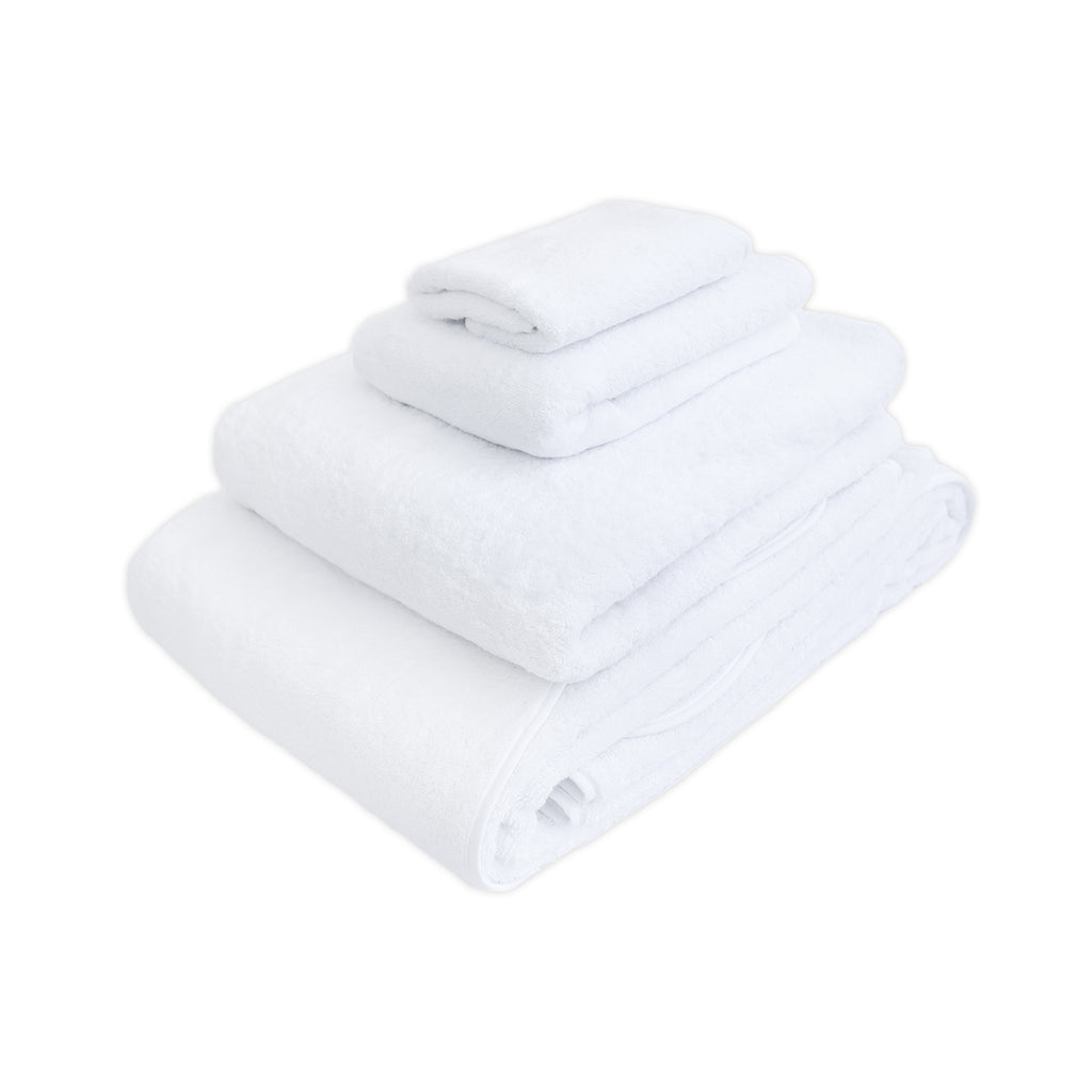 Solid White with Wavy White Towels